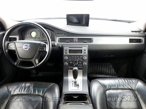 Grey Volvo V70 2009 in Tallinn, with an engine capacity of 2.40 L and mileage of 344 thousand km for 3499 €, photo 5 on AUTOMOTO.COM.LV
