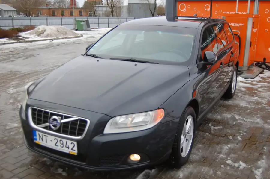 Серый Вольво В70 2009 в Екабпилс, объемом двигателя 2.40 л и пробегом 258 тыс. км за 6500 €, фото 1 на AUTOMOTO.COM.LV