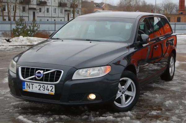 Pelēks Volvo V70 2009 Jēkabpils, ar dzinēja tilpumu 2.40 L un nobraukumu 258 tūkst. km par 6500 €, foto 2 vietnē AUTOMOTO.COM.LV