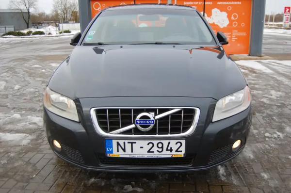 Pelēks Volvo V70 2009 Jēkabpils, ar dzinēja tilpumu 2.40 L un nobraukumu 258 tūkst. km par 6500 €, foto 4 vietnē AUTOMOTO.COM.LV