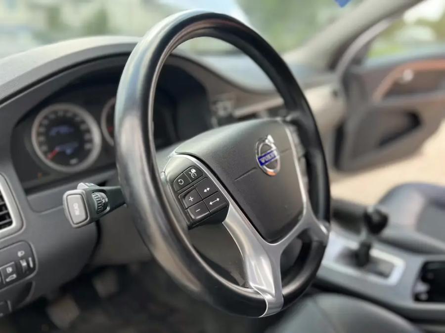 Grey Volvo V70 2009 in Jekabpils, with an engine capacity of 2.40 L and mileage of 303 thousand km for 5900 €, photo 23 on AUTOMOTO.COM.LV