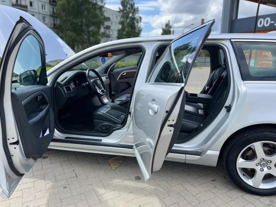 Grey Volvo V70 2009 in Jekabpils, with an engine capacity of 2.40 L and mileage of 303 thousand km for 5900 €, photo 31 on AUTOMOTO.COM.LV