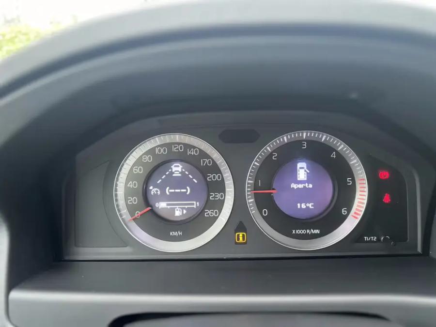 Grey Volvo V70 2009 in Jekabpils, with an engine capacity of 2.40 L and mileage of 303 thousand km for 5900 €, photo 33 on AUTOMOTO.COM.LV