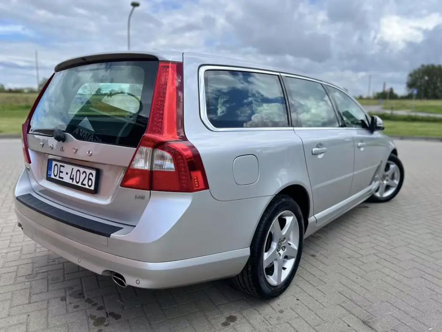Grey Volvo V70 2009 in Jekabpils, with an engine capacity of 2.40 L and mileage of 303 thousand km for 5900 €, photo 3 on AUTOMOTO.COM.LV