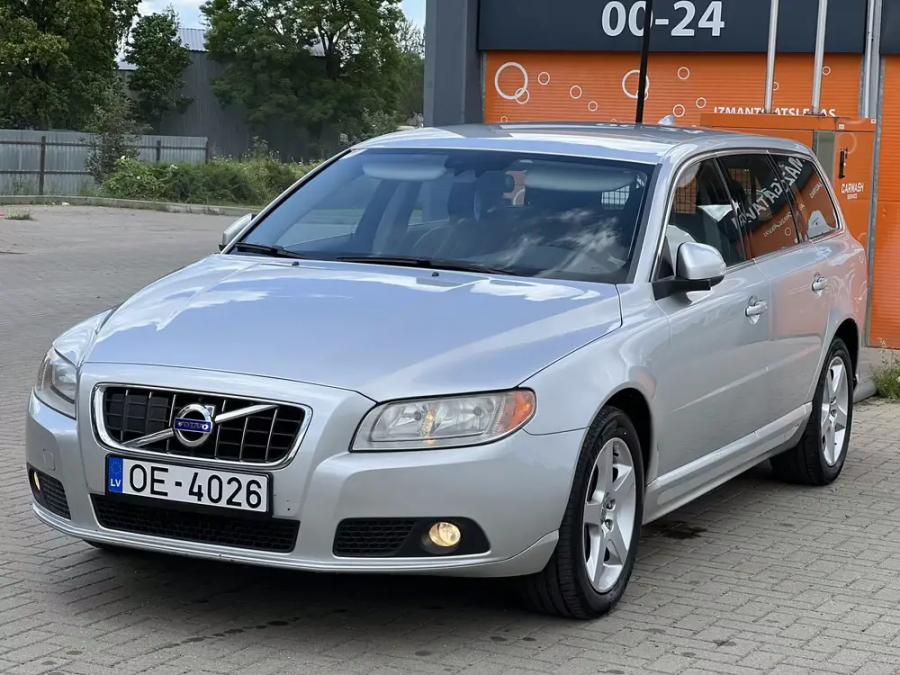 Grey Volvo V70 2009 in Jekabpils, with an engine capacity of 2.40 L and mileage of 303 thousand km for 5900 €, photo 4 on AUTOMOTO.COM.LV