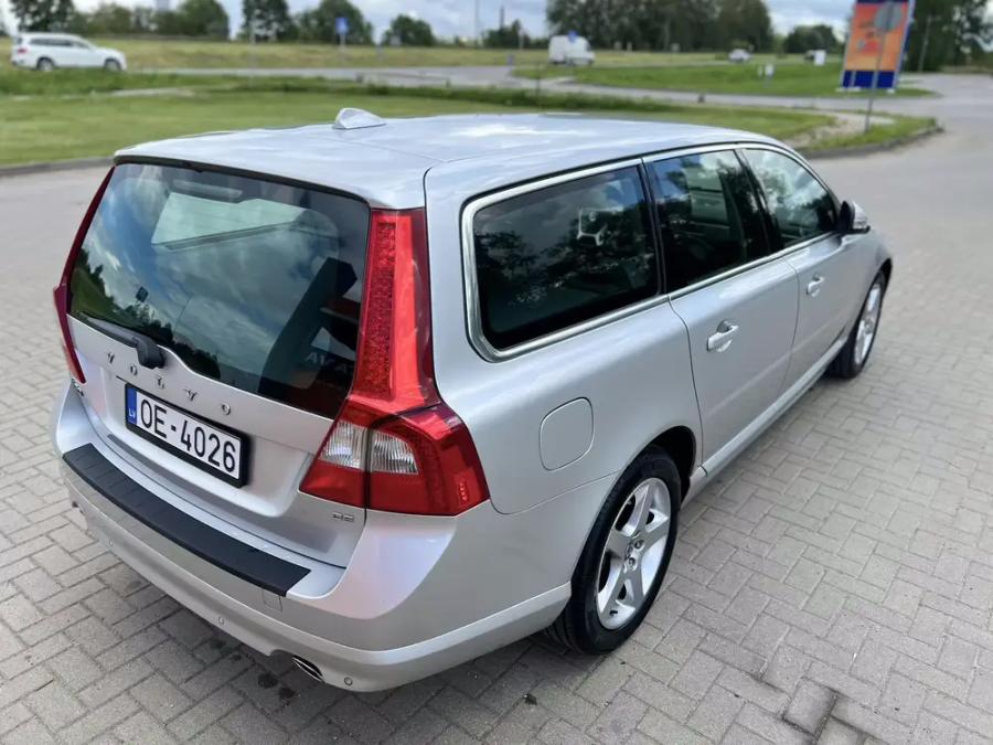 Grey Volvo V70 2009 in Jekabpils, with an engine capacity of 2.40 L and mileage of 303 thousand km for 5900 €, photo 7 on AUTOMOTO.COM.LV