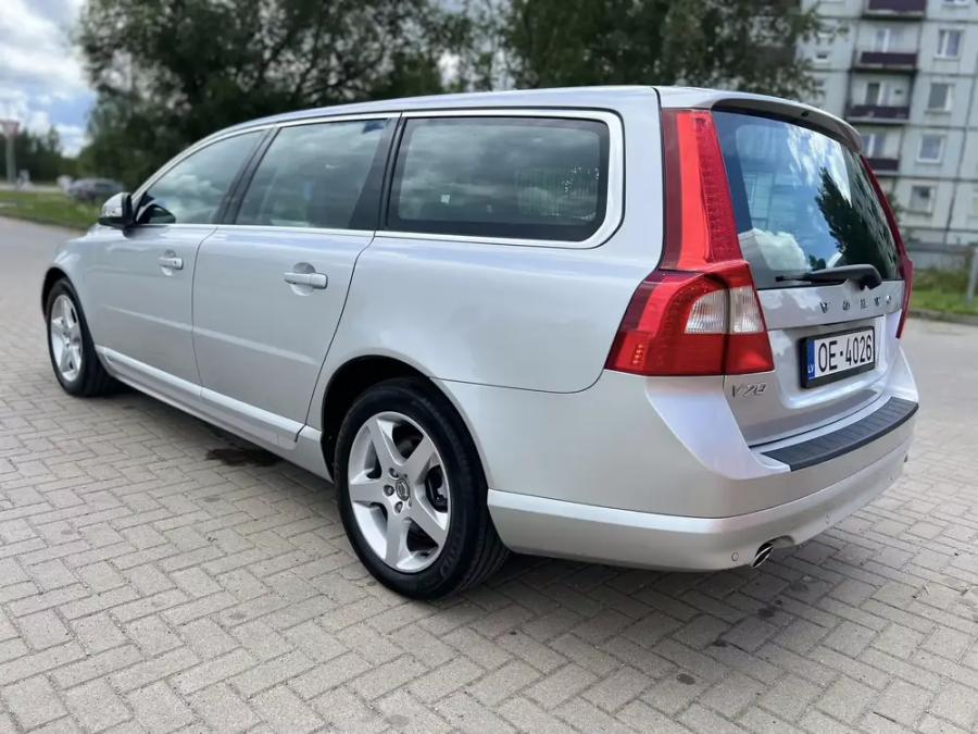 Grey Volvo V70 2009 in Jekabpils, with an engine capacity of 2.40 L and mileage of 303 thousand km for 5900 €, photo 9 on AUTOMOTO.COM.LV
