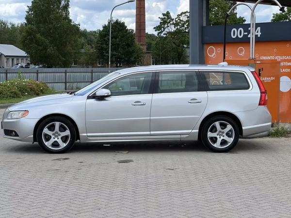 Серый Вольво В70 2009 в Екабпилс, объемом двигателя 2.40 л и пробегом 303 тыс. км за 5900 €, фото 10 на AUTOMOTO.COM.LV