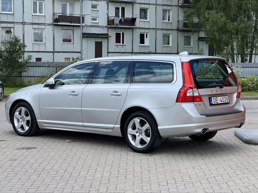 Grey Volvo V70 2009 in Jekabpils, with an engine capacity of 2.40 L and mileage of 303 thousand km for 5900 €, photo 12 on AUTOMOTO.COM.LV