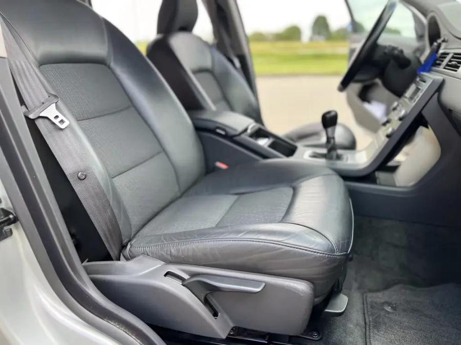 Grey Volvo V70 2009 in Jekabpils, with an engine capacity of 2.40 L and mileage of 303 thousand km for 5900 €, photo 16 on AUTOMOTO.COM.LV