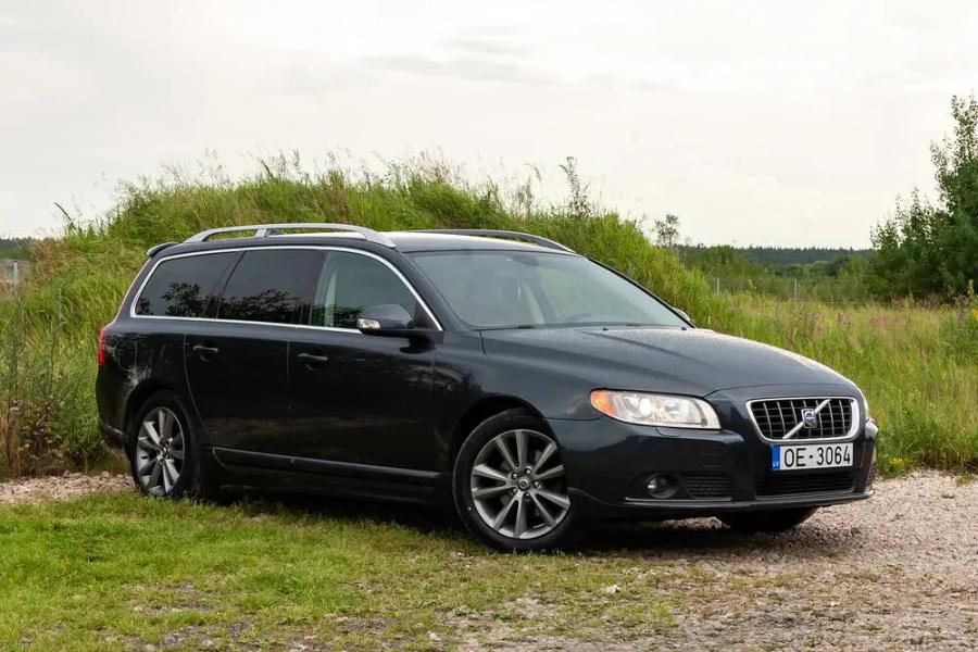Pelēks Volvo V70 2009 Rīga, ar dzinēja tilpumu 2.00 L un nobraukumu 0 tūkst. km par 4995 €, foto 1 vietnē AUTOMOTO.COM.LV