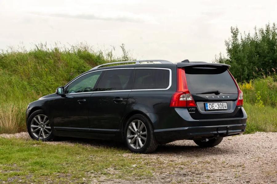 Pelēks Volvo V70 2009 Rīga, ar dzinēja tilpumu 2.00 L un nobraukumu 0 tūkst. km par 4995 €, foto 3 vietnē AUTOMOTO.COM.LV