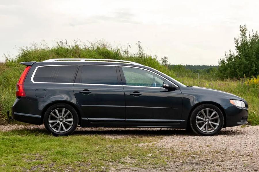 Pelēks Volvo V70 2009 Rīga, ar dzinēja tilpumu 2.00 L un nobraukumu 0 tūkst. km par 4995 €, foto 8 vietnē AUTOMOTO.COM.LV