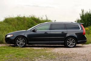 Pelēks Volvo V70 2009 Rīga, ar dzinēja tilpumu 2.00 L un nobraukumu 0 tūkst. km par 4995 €, foto 9 vietnē AUTOMOTO.COM.LV