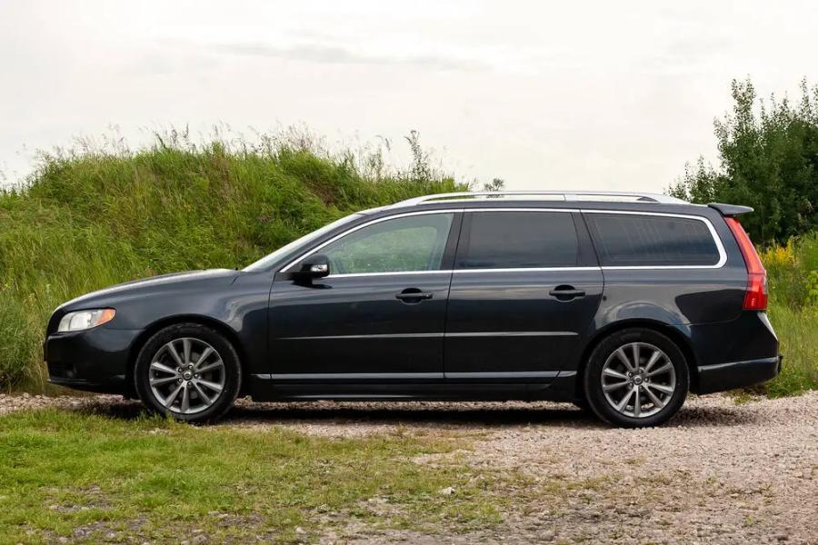 Pelēks Volvo V70 2009 Rīga, ar dzinēja tilpumu 2.00 L un nobraukumu 0 tūkst. km par 4995 €, foto 9 vietnē AUTOMOTO.COM.LV
