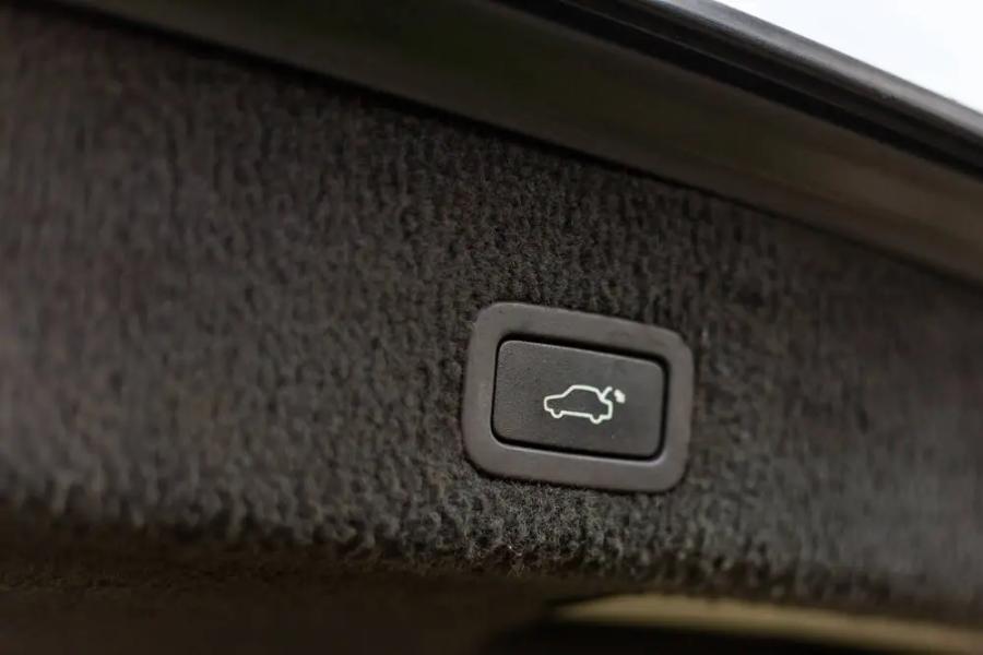 Pelēks Volvo V70 2009 Rīga, ar dzinēja tilpumu 2.00 L un nobraukumu 0 tūkst. km par 4995 €, foto 10 vietnē AUTOMOTO.COM.LV