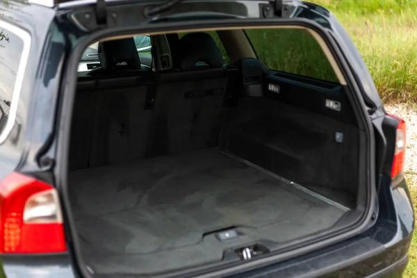 Grey Volvo V70 2009 in Riga, with an engine capacity of 2.00 L and mileage of 0 thousand km for 4995 €, photo 10 on AUTOMOTO.COM.LV