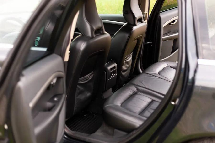 Pelēks Volvo V70 2009 Rīga, ar dzinēja tilpumu 2.00 L un nobraukumu 0 tūkst. km par 4995 €, foto 12 vietnē AUTOMOTO.COM.LV