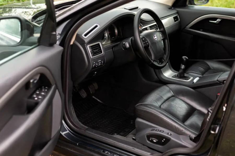 Pelēks Volvo V70 2009 Rīga, ar dzinēja tilpumu 2.00 L un nobraukumu 0 tūkst. km par 4995 €, foto 15 vietnē AUTOMOTO.COM.LV