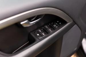Pelēks Volvo V70 2009 Rīga, ar dzinēja tilpumu 2.00 L un nobraukumu 0 tūkst. km par 4995 €, foto 16 vietnē AUTOMOTO.COM.LV