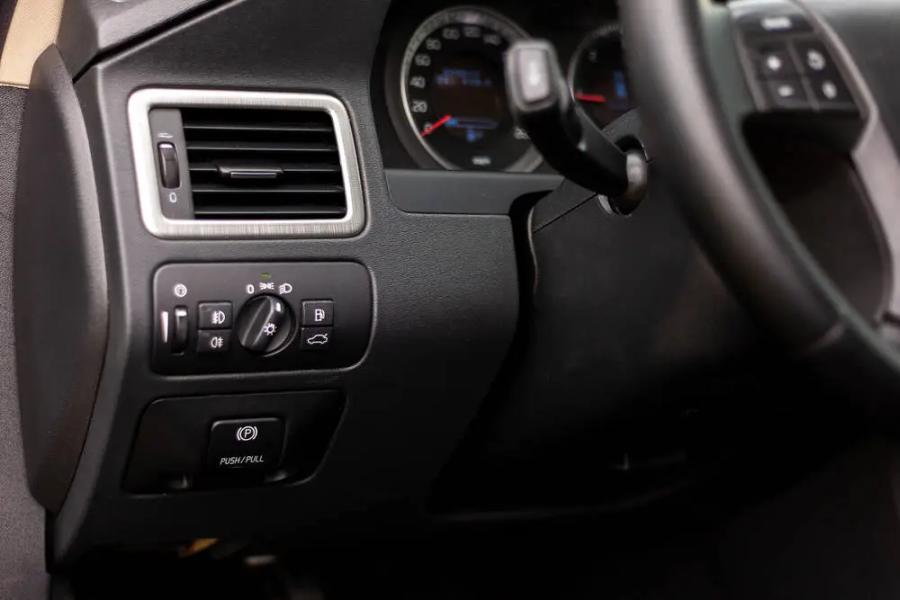 Pelēks Volvo V70 2009 Rīga, ar dzinēja tilpumu 2.00 L un nobraukumu 0 tūkst. km par 4995 €, foto 17 vietnē AUTOMOTO.COM.LV