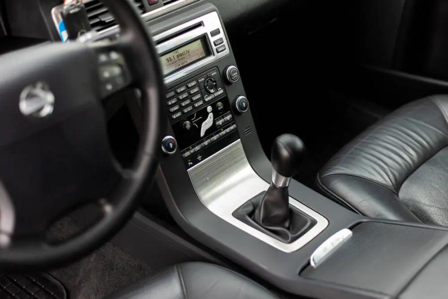 Pelēks Volvo V70 2009 Rīga, ar dzinēja tilpumu 2.00 L un nobraukumu 0 tūkst. km par 4995 €, foto 18 vietnē AUTOMOTO.COM.LV