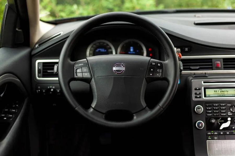 Pelēks Volvo V70 2009 Rīga, ar dzinēja tilpumu 2.00 L un nobraukumu 0 tūkst. km par 4995 €, foto 20 vietnē AUTOMOTO.COM.LV