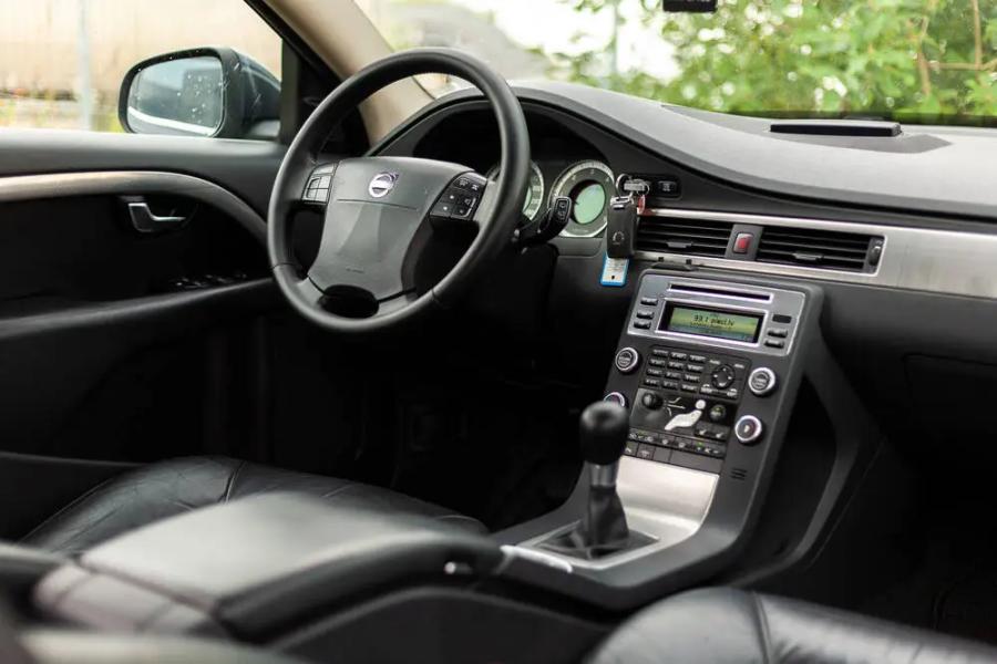 Pelēks Volvo V70 2009 Rīga, ar dzinēja tilpumu 2.00 L un nobraukumu 0 tūkst. km par 4995 €, foto 21 vietnē AUTOMOTO.COM.LV