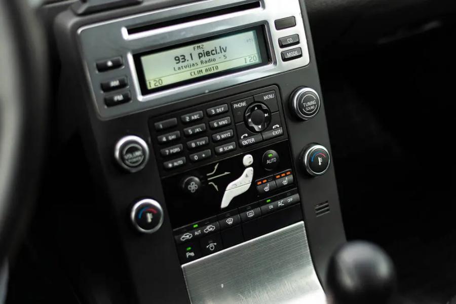 Pelēks Volvo V70 2009 Rīga, ar dzinēja tilpumu 2.00 L un nobraukumu 0 tūkst. km par 4995 €, foto 22 vietnē AUTOMOTO.COM.LV