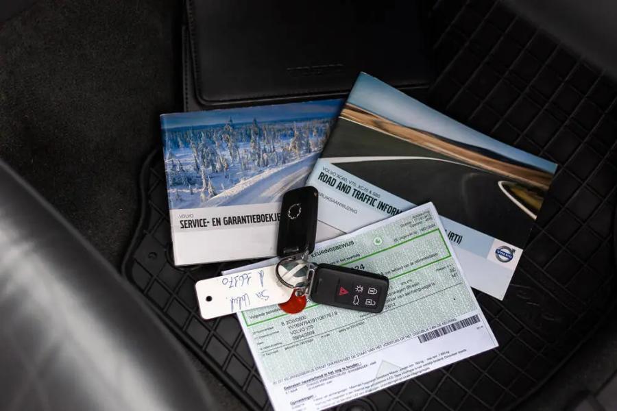 Pelēks Volvo V70 2009 Rīga, ar dzinēja tilpumu 2.00 L un nobraukumu 0 tūkst. km par 4995 €, foto 24 vietnē AUTOMOTO.COM.LV