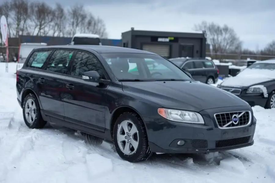 Pelēks Volvo V70 2009 Liepāja, ar dzinēja tilpumu 2.40 L un nobraukumu 259 tūkst. km par 6800 €, foto 6 vietnē AUTOMOTO.COM.LV