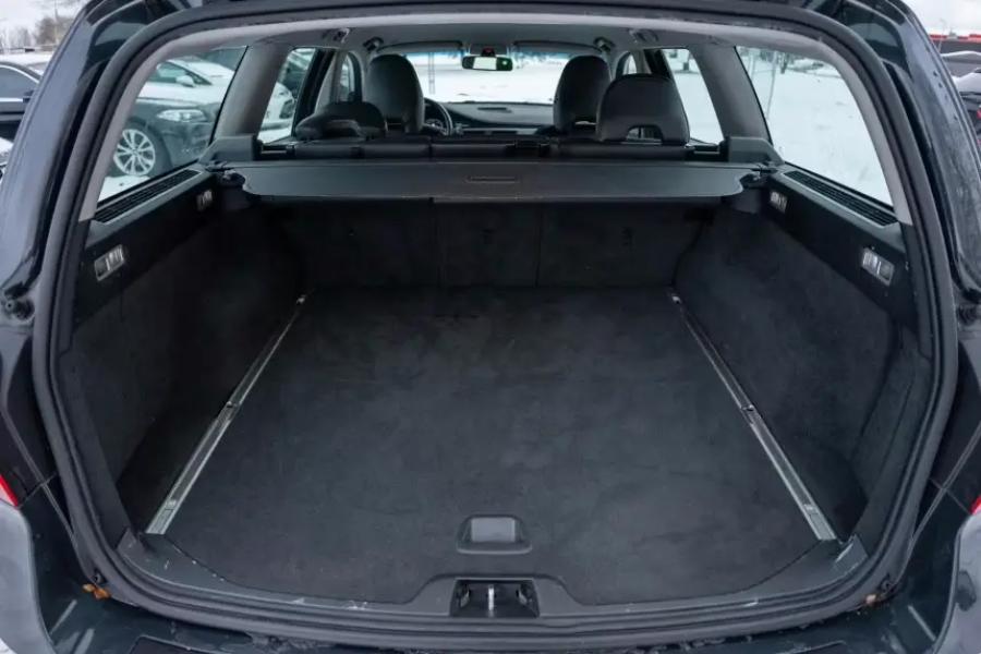 Pelēks Volvo V70 2009 Liepāja, ar dzinēja tilpumu 2.40 L un nobraukumu 259 tūkst. km par 6800 €, foto 11 vietnē AUTOMOTO.COM.LV