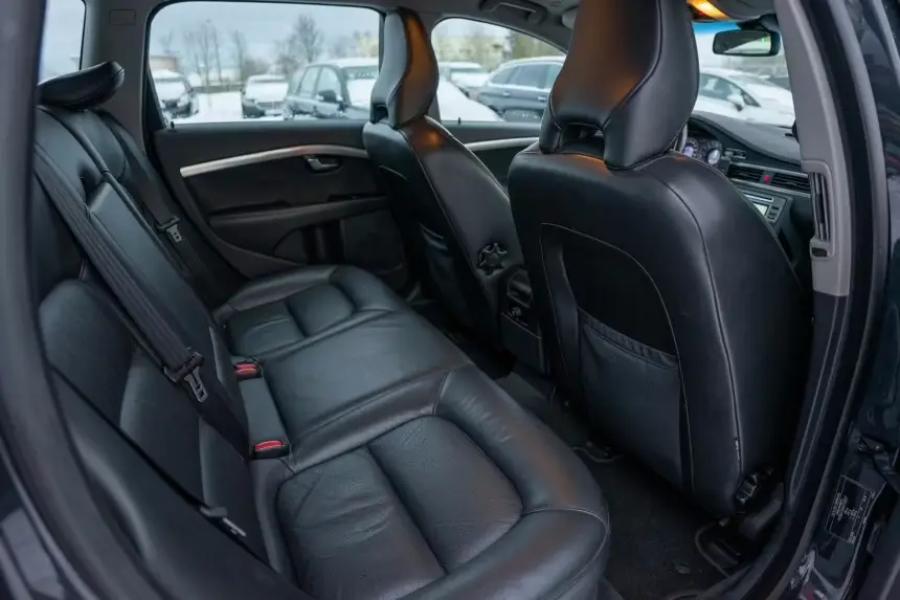 Pelēks Volvo V70 2009 Liepāja, ar dzinēja tilpumu 2.40 L un nobraukumu 259 tūkst. km par 6800 €, foto 12 vietnē AUTOMOTO.COM.LV