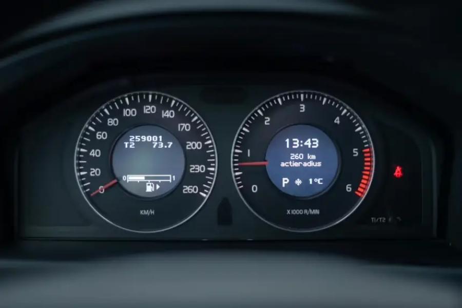 Pelēks Volvo V70 2009 Liepāja, ar dzinēja tilpumu 2.40 L un nobraukumu 259 tūkst. km par 6800 €, foto 14 vietnē AUTOMOTO.COM.LV