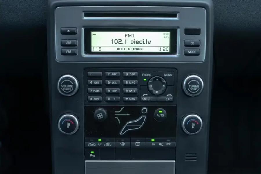 Pelēks Volvo V70 2009 Liepāja, ar dzinēja tilpumu 2.40 L un nobraukumu 259 tūkst. km par 6800 €, foto 15 vietnē AUTOMOTO.COM.LV