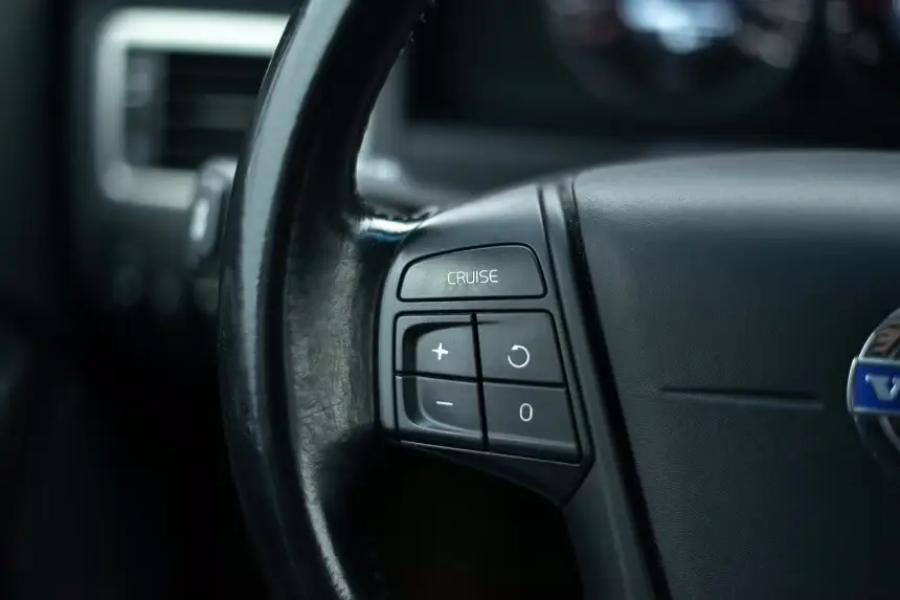 Pelēks Volvo V70 2009 Liepāja, ar dzinēja tilpumu 2.40 L un nobraukumu 259 tūkst. km par 6800 €, foto 17 vietnē AUTOMOTO.COM.LV
