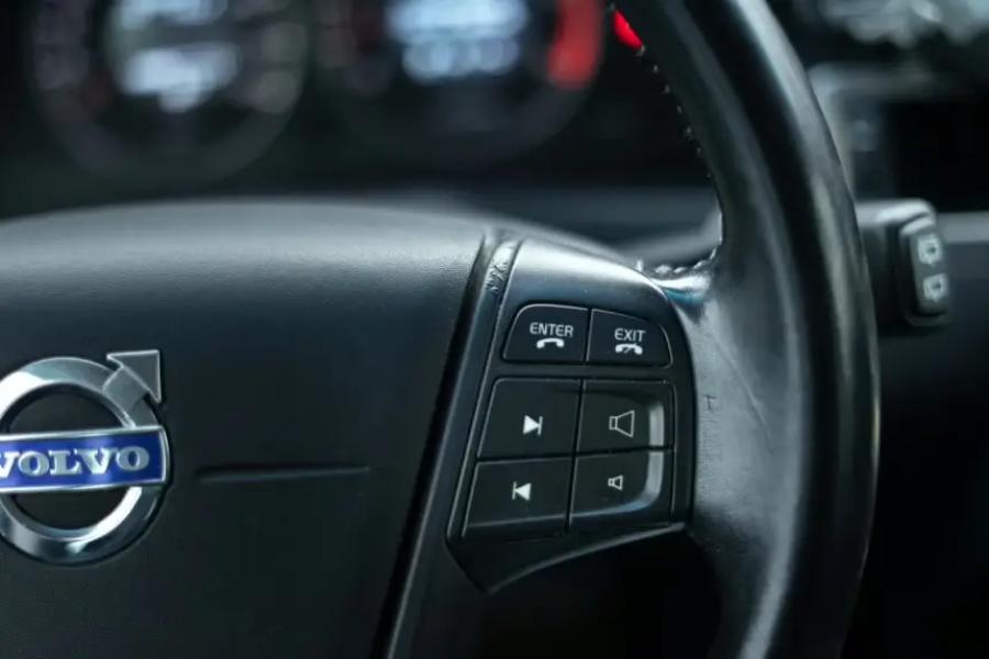 Pelēks Volvo V70 2009 Liepāja, ar dzinēja tilpumu 2.40 L un nobraukumu 259 tūkst. km par 6800 €, foto 18 vietnē AUTOMOTO.COM.LV