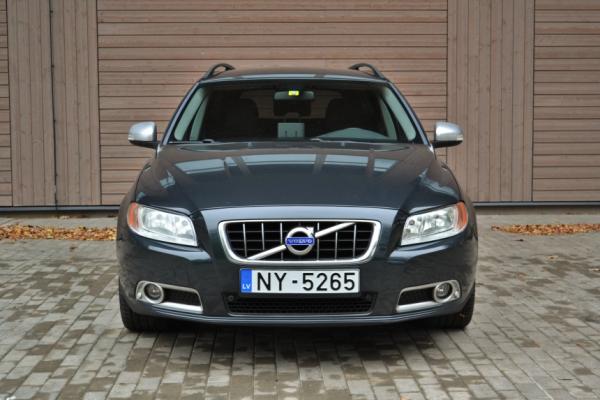 Серый Вольво В70 2009 в Рига, объемом двигателя 2.00 л и пробегом 319 тыс. км за 4790 €, фото 1 на AUTOMOTO.COM.LV