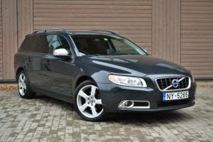 Grey Volvo V70 2009 in Riga, with an engine capacity of 2.00 L and mileage of 319 thousand km for 4790 €, photo 4 on AUTOMOTO.COM.LV