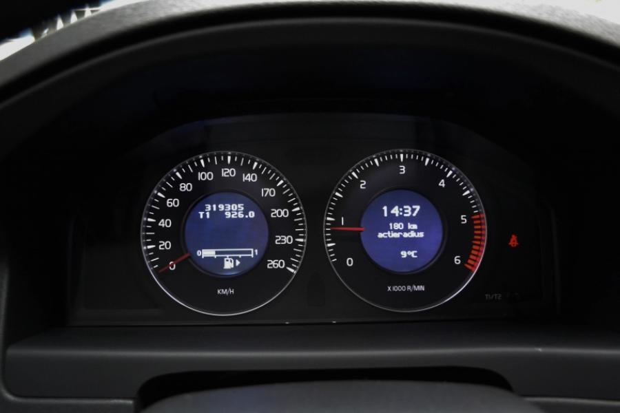 Grey Volvo V70 2009 in Riga, with an engine capacity of 2.00 L and mileage of 319 thousand km for 4790 €, photo 8 on AUTOMOTO.COM.LV