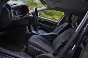 Grey Volvo V70 2009 in Riga, with an engine capacity of 2.00 L and mileage of 319 thousand km for 4790 €, photo 12 on AUTOMOTO.COM.LV