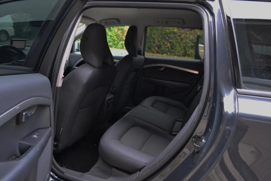 Grey Volvo V70 2009 in Riga, with an engine capacity of 2.00 L and mileage of 319 thousand km for 4790 €, photo 13 on AUTOMOTO.COM.LV