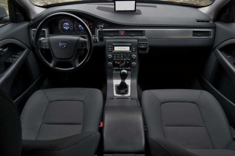 Grey Volvo V70 2009 in Riga, with an engine capacity of 2.00 L and mileage of 319 thousand km for 4790 €, photo 15 on AUTOMOTO.COM.LV