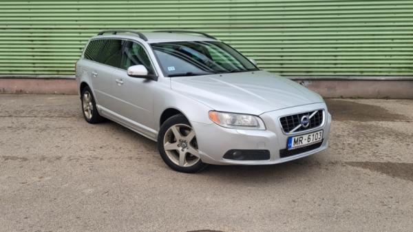 Pelēks Volvo V70 2009 Rīga, ar dzinēja tilpumu 2.40 L un nobraukumu 343 tūkst. km par 3550 €, foto 1 vietnē AUTOMOTO.COM.LV