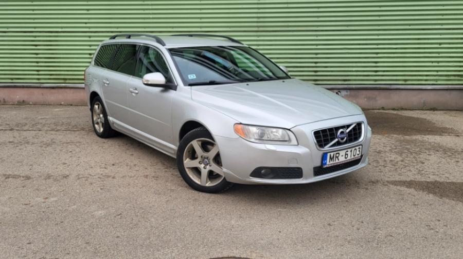 Pelēks Volvo V70 2009 Rīga, ar dzinēja tilpumu 2.40 L un nobraukumu 343 tūkst. km par 3550 €, foto 1 vietnē AUTOMOTO.COM.LV