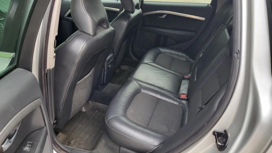 Pelēks Volvo V70 2009 Rīga, ar dzinēja tilpumu 2.40 L un nobraukumu 343 tūkst. km par 3550 €, foto 3 vietnē AUTOMOTO.COM.LV