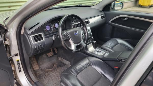 Pelēks Volvo V70 2009 Rīga, ar dzinēja tilpumu 2.40 L un nobraukumu 343 tūkst. km par 3550 €, foto 3 vietnē AUTOMOTO.COM.LV
