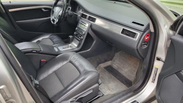 Pelēks Volvo V70 2009 Rīga, ar dzinēja tilpumu 2.40 L un nobraukumu 343 tūkst. km par 3550 €, foto 4 vietnē AUTOMOTO.COM.LV
