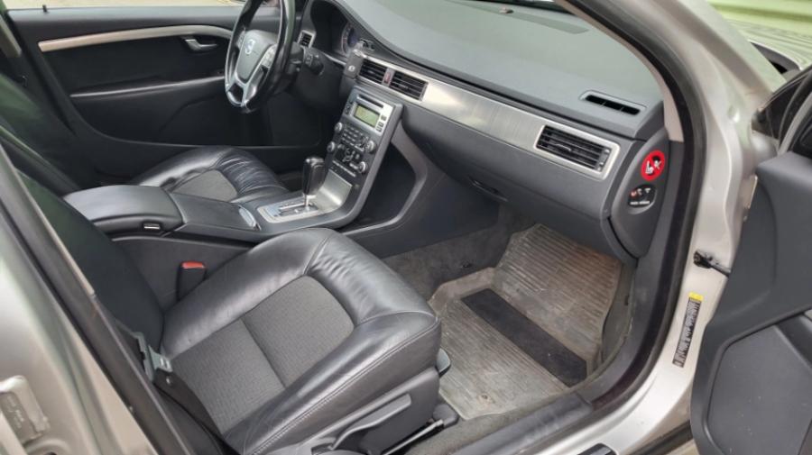 Pelēks Volvo V70 2009 Rīga, ar dzinēja tilpumu 2.40 L un nobraukumu 343 tūkst. km par 3550 €, foto 5 vietnē AUTOMOTO.COM.LV