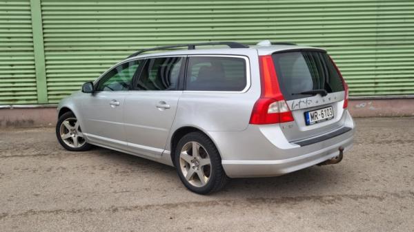 Pelēks Volvo V70 2009 Rīga, ar dzinēja tilpumu 2.40 L un nobraukumu 343 tūkst. km par 3550 €, foto 8 vietnē AUTOMOTO.COM.LV